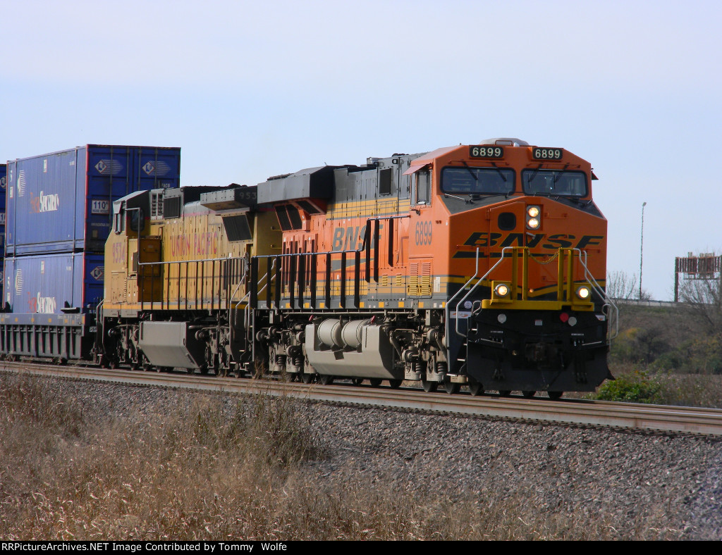 BNSF 6899 Leads UP Train IWODU-11